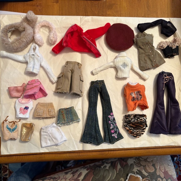 Bratz | Toys | Assorted Bratz Clothing Set | Poshmark
